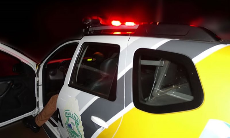 Homem embriagado e armado de faca ameaça mãe e irmão e vai preso | Agora1 Homem embriagado e armado de faca ameaça mãe e irmão e vai preso | Agora1
